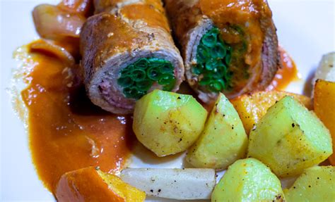 삶은 감자와 토마토 크림 소스로 그린 콩과 베이컨으로 채워진 돼지고기로 레이드 0명에 대한 스톡 사진 및 기타 이미지 0명 감자 요리 고기 Istock