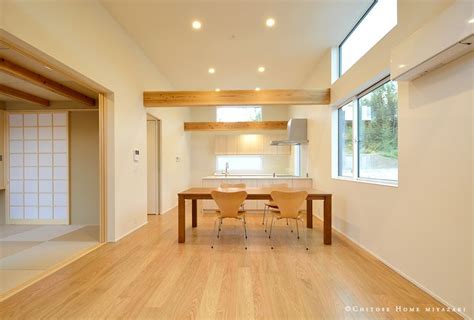 チトセホームの加納モデルハウス 平屋 LDKのインテリア写真です高天井仕上げ② Home Room Design