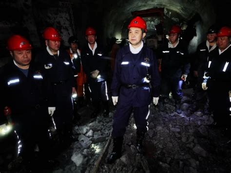 刘鹏飞在鹤岗矿业公司矿建处调研检查时强调发挥先进装备优势 全面提高工作质效