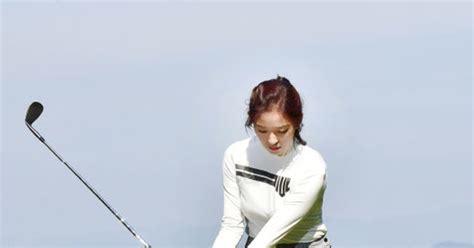 신나송의 골프 레슨 오른쪽 손바닥은 누르고 왼쪽 손등은 지면을 향하라
