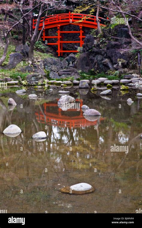 Tsutenkyo Bridge At Koishikawa Korakuen Garden Stock Photo Alamy