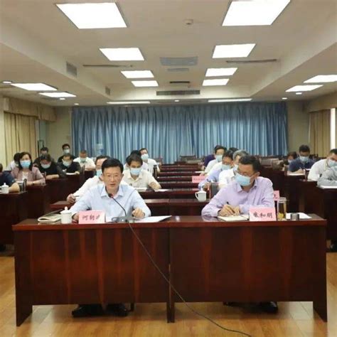 何朝建： 坚决贯彻落实党中央国务院决策部署 打赢打好来宾疫情防控阻击战工作国务院决策