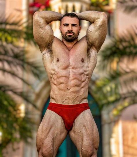 Model Marco Pinotti Matthews Island