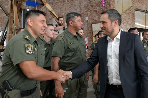 Cabandié y Perotti firmaron convenios para fortalecer el combate de incendios y presentaron
