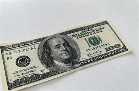 Мій свекор багато років працює в Америці і я сподівалася що він нам на весілля квартиру купить