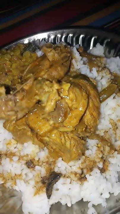 සැරට🥰 කුකුල් මස්😍 එක්ක කොච්චි🌶️ දාපු පරිප්පු තෙම්පරාදුව 😋 එක්ක කැකුළු