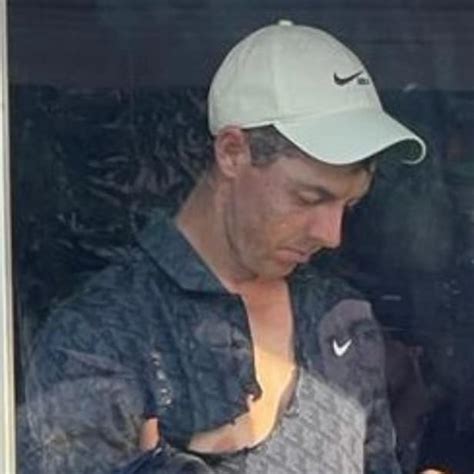 Tiger Woods Familiar And Foreshadowing Message Rory Mcilroys Ripped Shirt And A Yankees