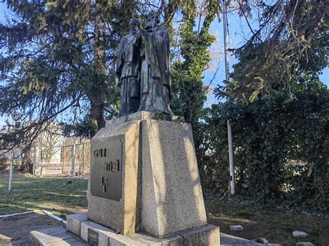 Първият паметник на Св Св Кирил и Методий в България е издигнат в
