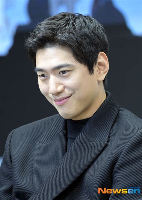 성준 매력적인 미소 포토엔hd 손에 잡히는 뉴스 눈에 보이는 뉴스 뉴스엔