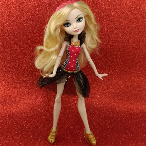 Boneca Apple White Praia Encantada Mirror Beach Ever After High Mattel
