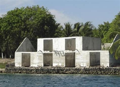 Del lujo al abandono total así está hoy una de las fincas del narco