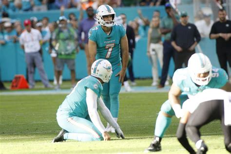 Dolphins Slip Past Jets Clinch Afcs Final Playoff Spot Trendradars