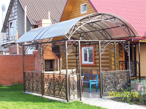 Беседки из поликарбоната: плюсы и минусы