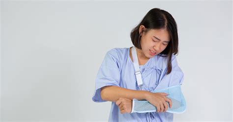 Broken Arm Or Wrist Signs Treatments Recovery Optimists Healthcare
