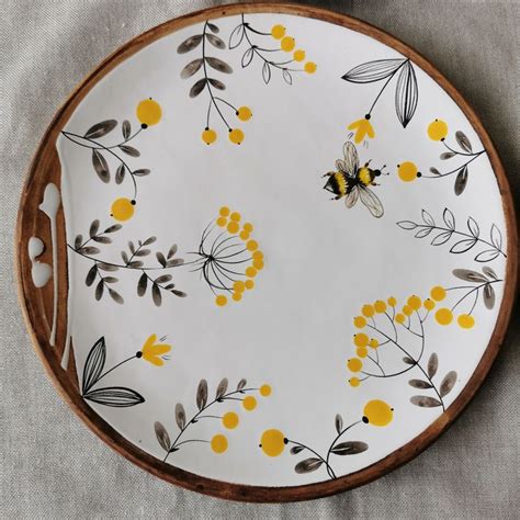 Handgemachte Keramik Platte Mit Bienen Motiv Etsy De Handgemachte
