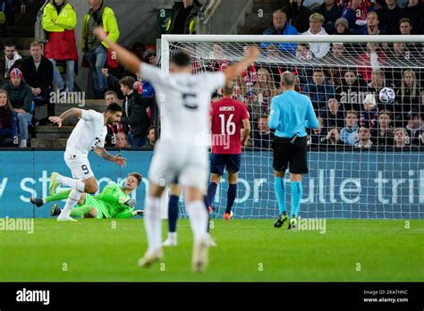 Oslo 20220927 Aleksandar Mitrovic Tv Scores 0 2 Behind Goalkeeper