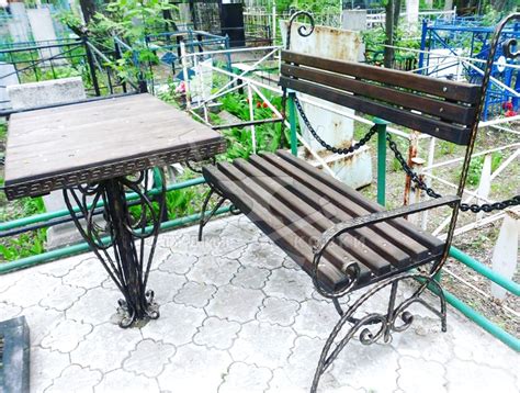 Кованая скамейка с подлокотниками на кладбище РСК-101: купить в Санкт ...