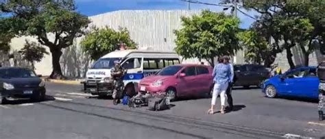 Conductor provoca fuerte accidente tras no respetar señal de alto