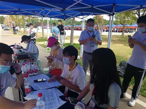 又是一年迎新时，师生同心迎新生——武昌理工学院智能建造学院领导坐镇迎新现场 武昌理工学院智能建造学院