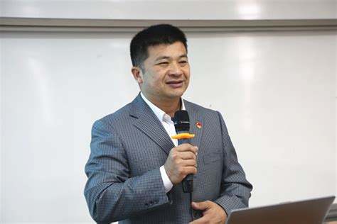 全国劳模张肇宏走进仰恩 传承弘扬工匠精神