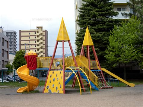 公園の複合遊具の写真素材 Fyi07741164 ストックフォトの Qlean Market