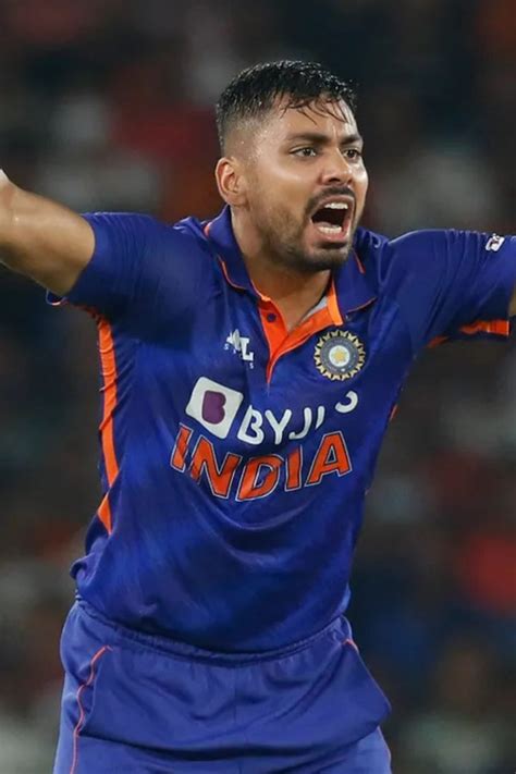 Avesh Khans Bio Age Relationships Latest Buzz Photos And Videos