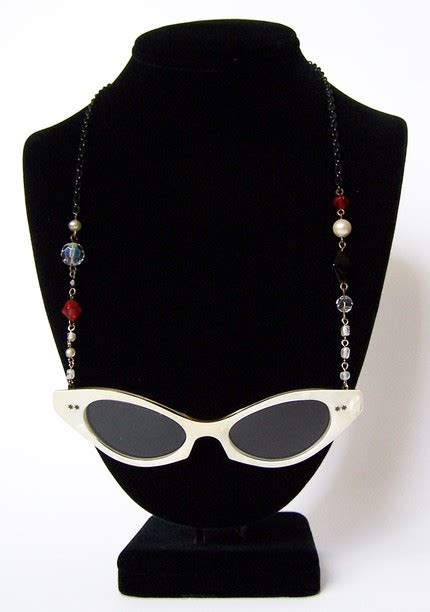 Amusing Athenaeum Vintage Pearl Finish Eyeglass Necklace