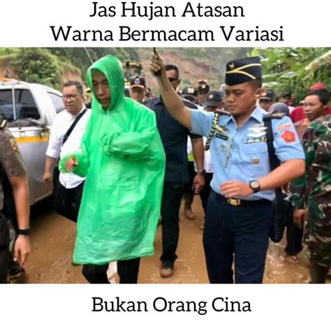 Monyet Memakai Jas Hujan Homecare24