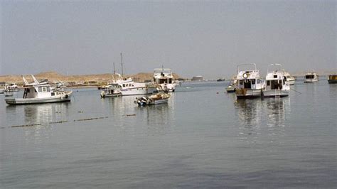 الصباح نيوز القنصلية العامة في جدة تتابع حادث غرق قارب صيد على متنه