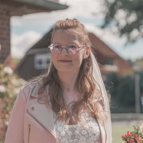 Birgit Christine Sitarz Birgit Chrissi • Threads Say More