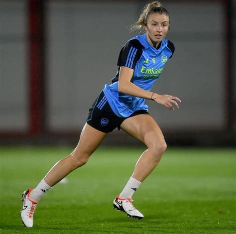 Sexy Leah Williamson Rjerkoffukcelebs