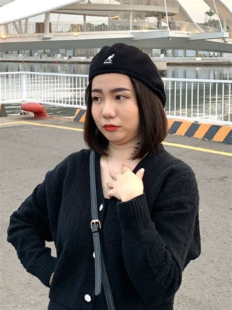每次拍照不知道要做什麼表情的時候：