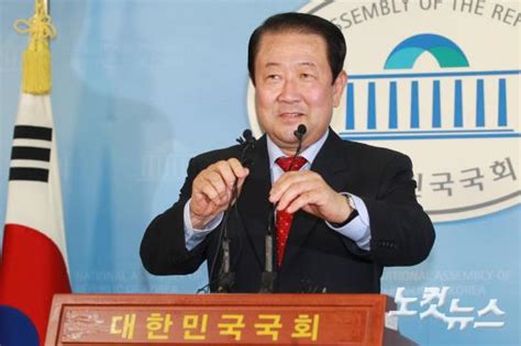 새정치민주연합 탈당 기자회견 준비하는 박주선 의원 노컷뉴스