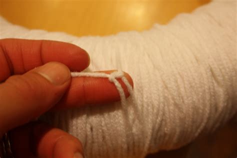 MOM Yarn Wreath Tutorial