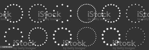 다양한 크기의 하얀 별이 원으로 배열되어 있습니다 둥근 프레임 테두리 검은 별 윤곽선 간단한 기호 디자인 요소 장식품 라인 아트 벡터 일러스트 레이 션 0명에 대한 스톡