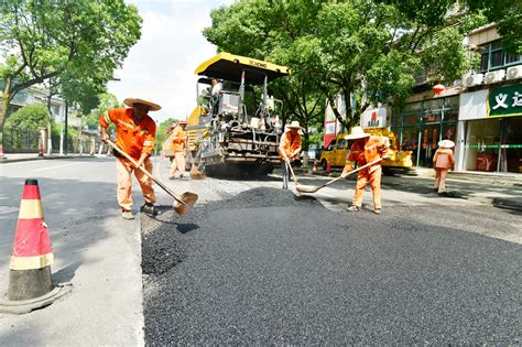 战高温酷暑 保道路畅通 今日建德