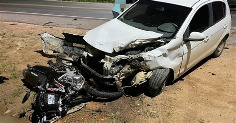 Adolescente que estava na garupa de moto morre após grave acidente em