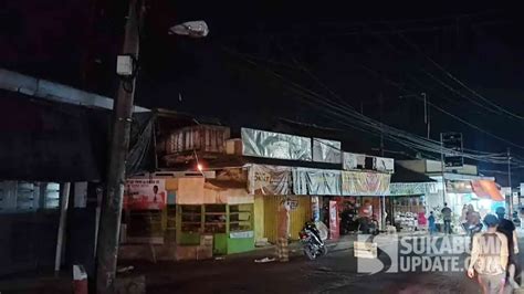 Tiang Lisrik Di Pasar Cisolok Sukabumi Meledak Dan Keluarkan Percikan