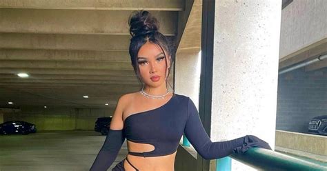 Model Has Deliberate Wardrobe Malfunction In Bonkers Exposed Thong Trend Daily Star