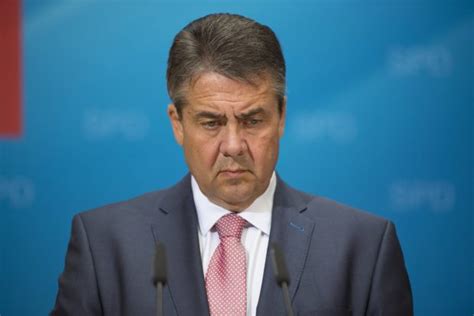 Fake Deutscher Außenminister Gabriel Redet über Die Abschaffung Der
