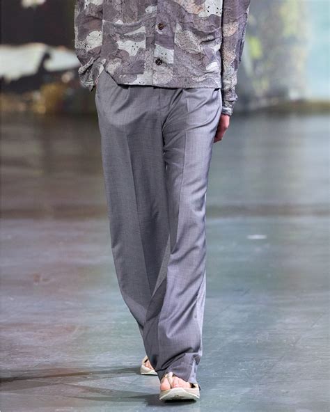 2025 春夏男裝週涼拖鞋整理不只 Cecilie Bahnsen 這款涼鞋還有 UNDERCOVER 這雙聯名 KEEDAN