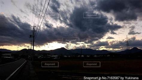 曇りの日の夕暮れの写真・画像素材 7163587 Snapmart（スナップマート）