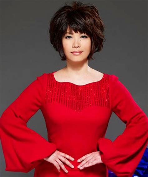 她是歌壇大姐大，人美歌甜，結束無性婚姻單身數年，59歲又戀愛 每日頭條