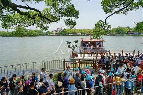 浙江嘉兴：五一节来临 红色游升温 人民图片网