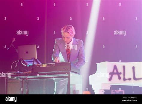 La Rappresentante Di Lista Sul Palco Hi Res Stock Photography And