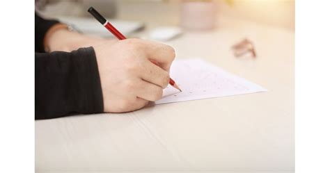 МОН До 18 май зрелостниците ще получат служебни бележки за допускане