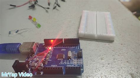 Arduino及面包板的连接示范 Youtube