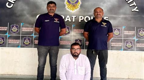 Fake Ias Officer Held Deshgujarat