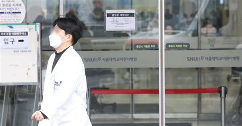 국내 전문의 소득 Oecd 중 최상위권의사 수는 바닥