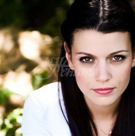 Д р Стилянова от Откраднат живот показа бременно коремче За Жената